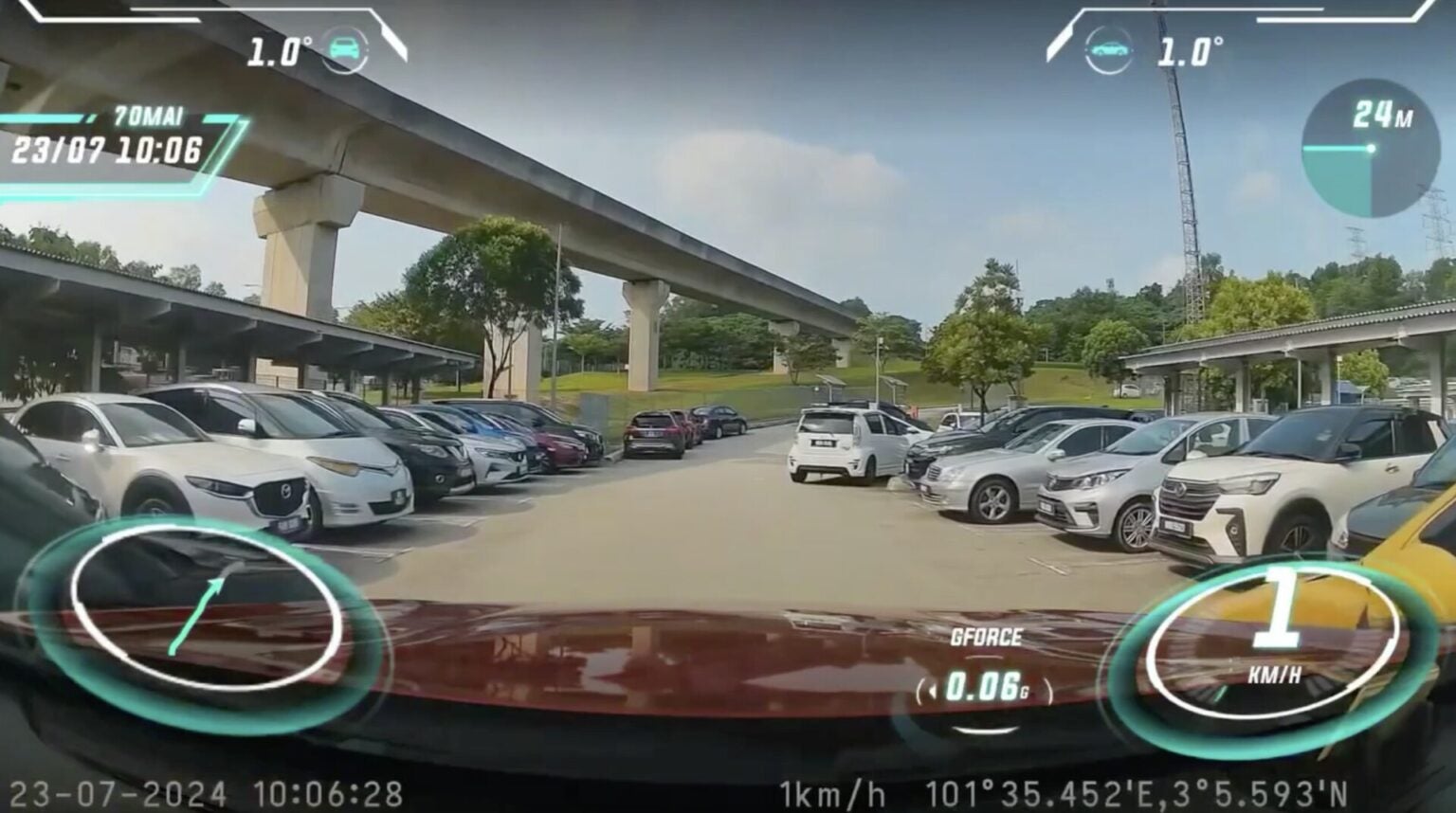 M'sians Condemn 2 Car Owners Who Parked Under Covered Walkway, Blocking Vehicles & Pedestrians ...